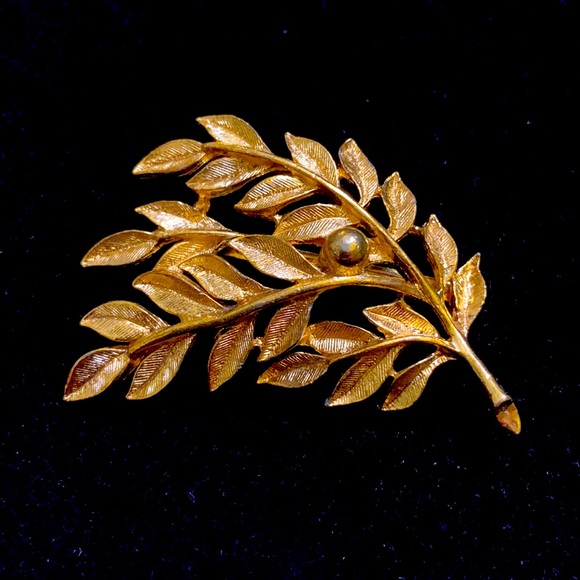 Jewelry | Vintage 196s Gold Olive Branch Pin Euc | Poshmark